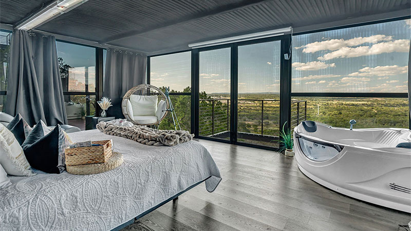 Mirror House - The Retreat on the Hill